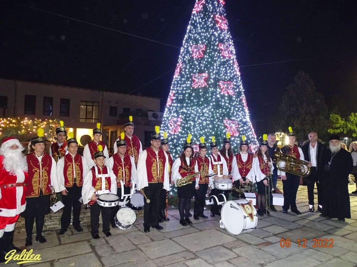 2022 9 ΔΕΚ. Η ΦΙΛΑΡΜΟΝΙΚΗ ΜΑΣ ΣΤΟ ΑΝΑΜΜΑ ΤΟΥ ΔΕΝΤΡΟΥ ΤΩΝ ΧΡΙΣΤΟΥΓΕΝΝΩΝ ...